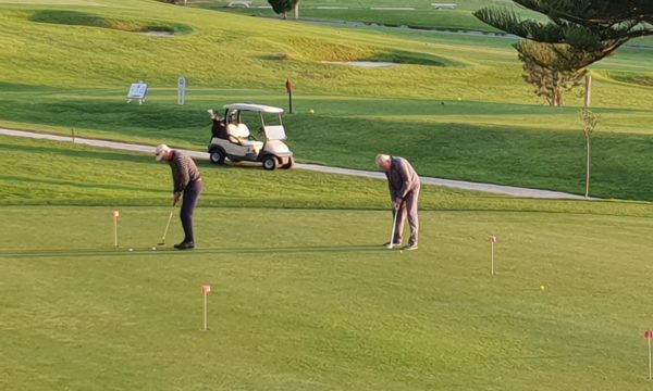 ‘Mike Probert talks Golf - How to hold a putter correctly. - The Leader ...